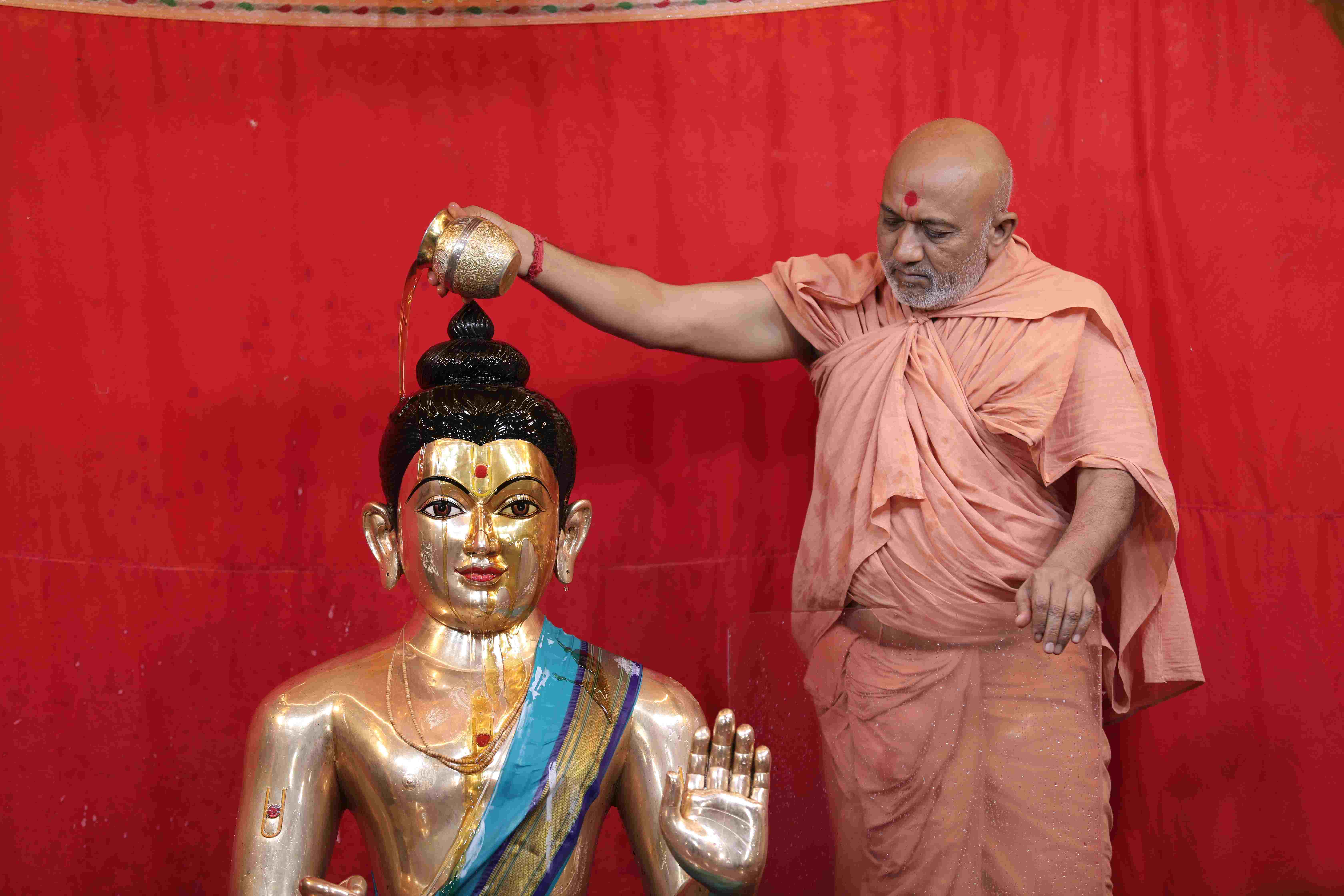 Abhishek & Annakut Darshan - Varnindra Dham Patdi | Swaminarayan ...