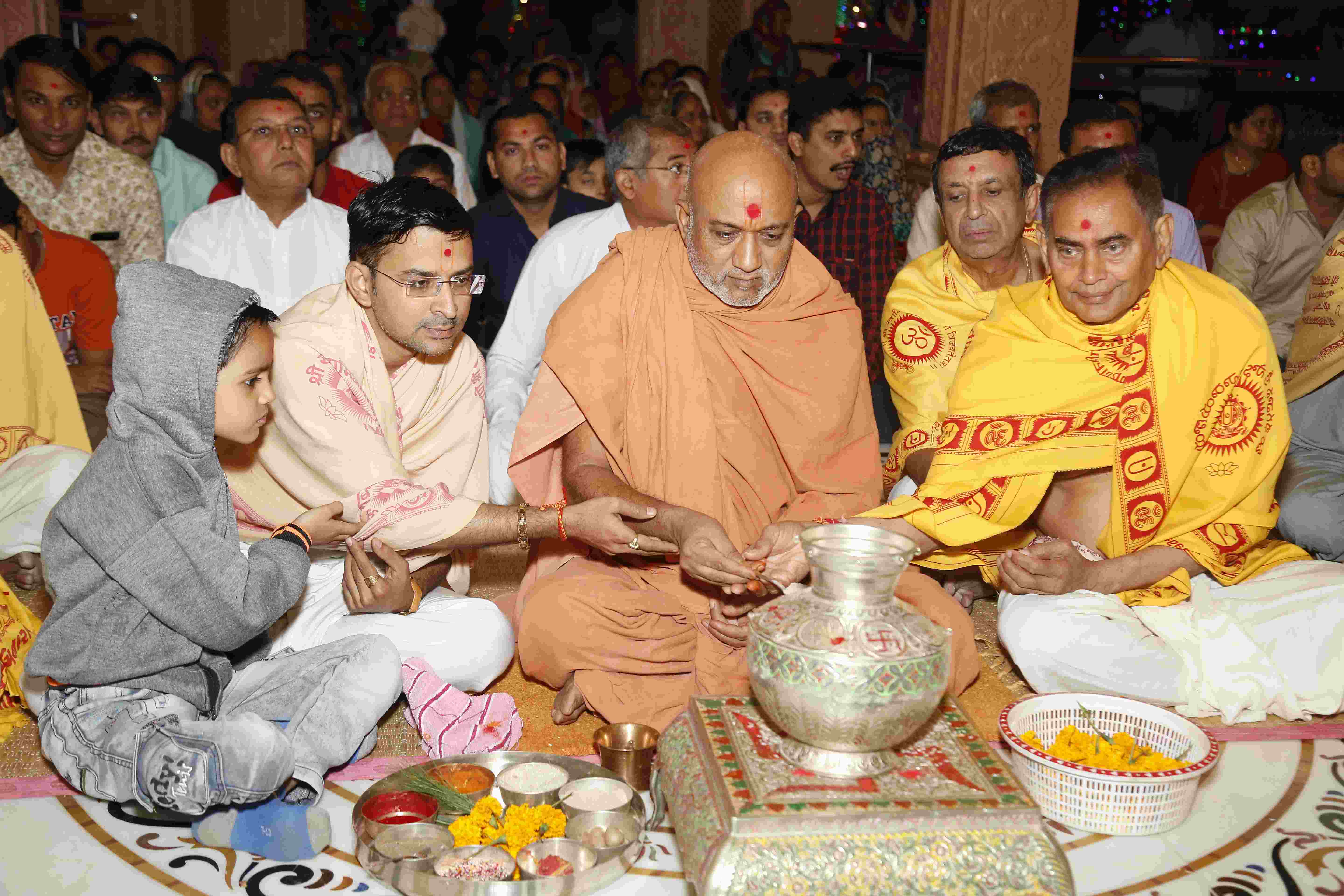 Vividh Ras Abhishek & Jal Yatra - Nilkanth Dham Narmada | Swaminarayan ...