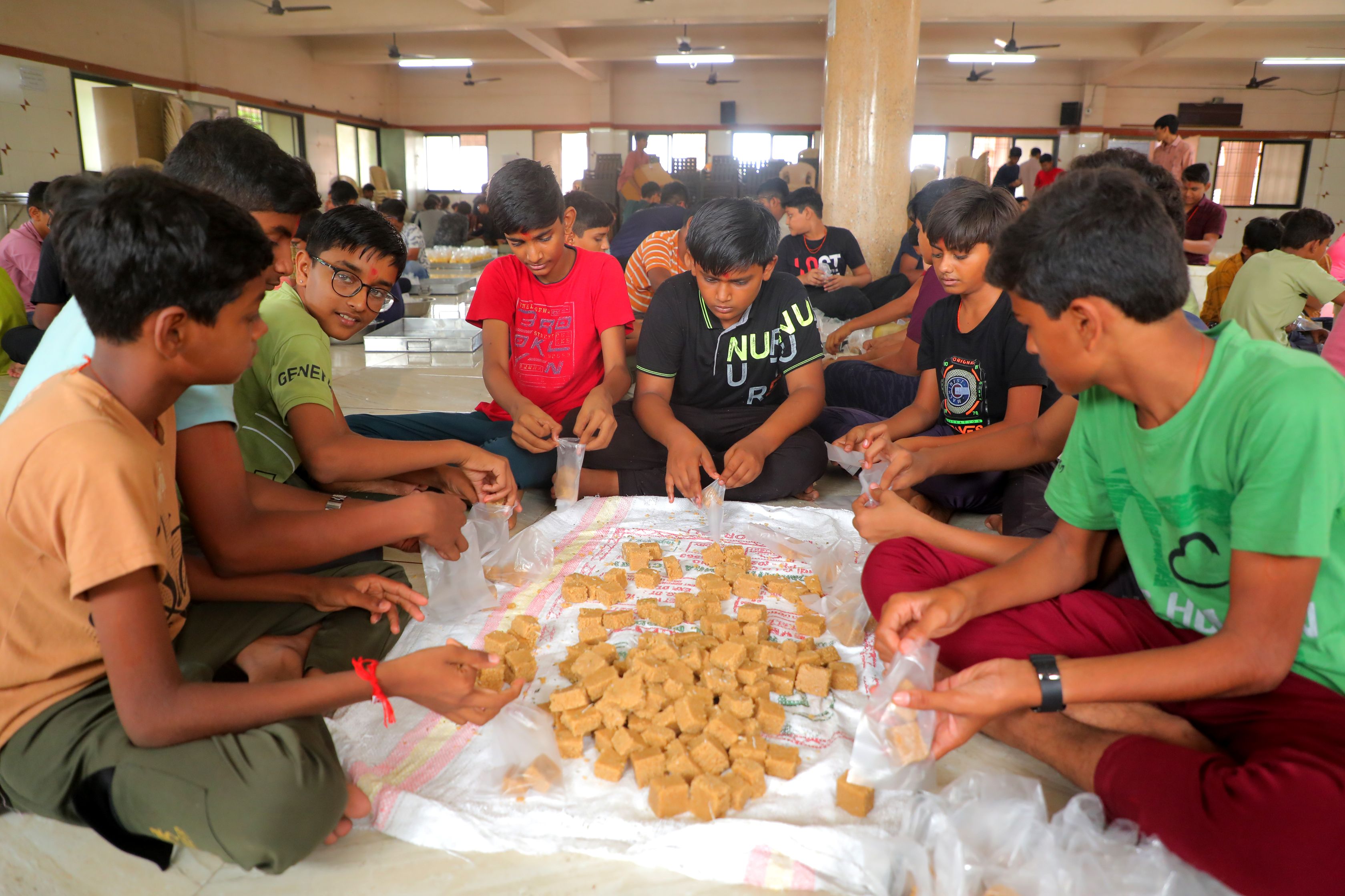 Rajkot Gurukul - Saints and students of Rajkot Gurukul packing food ...