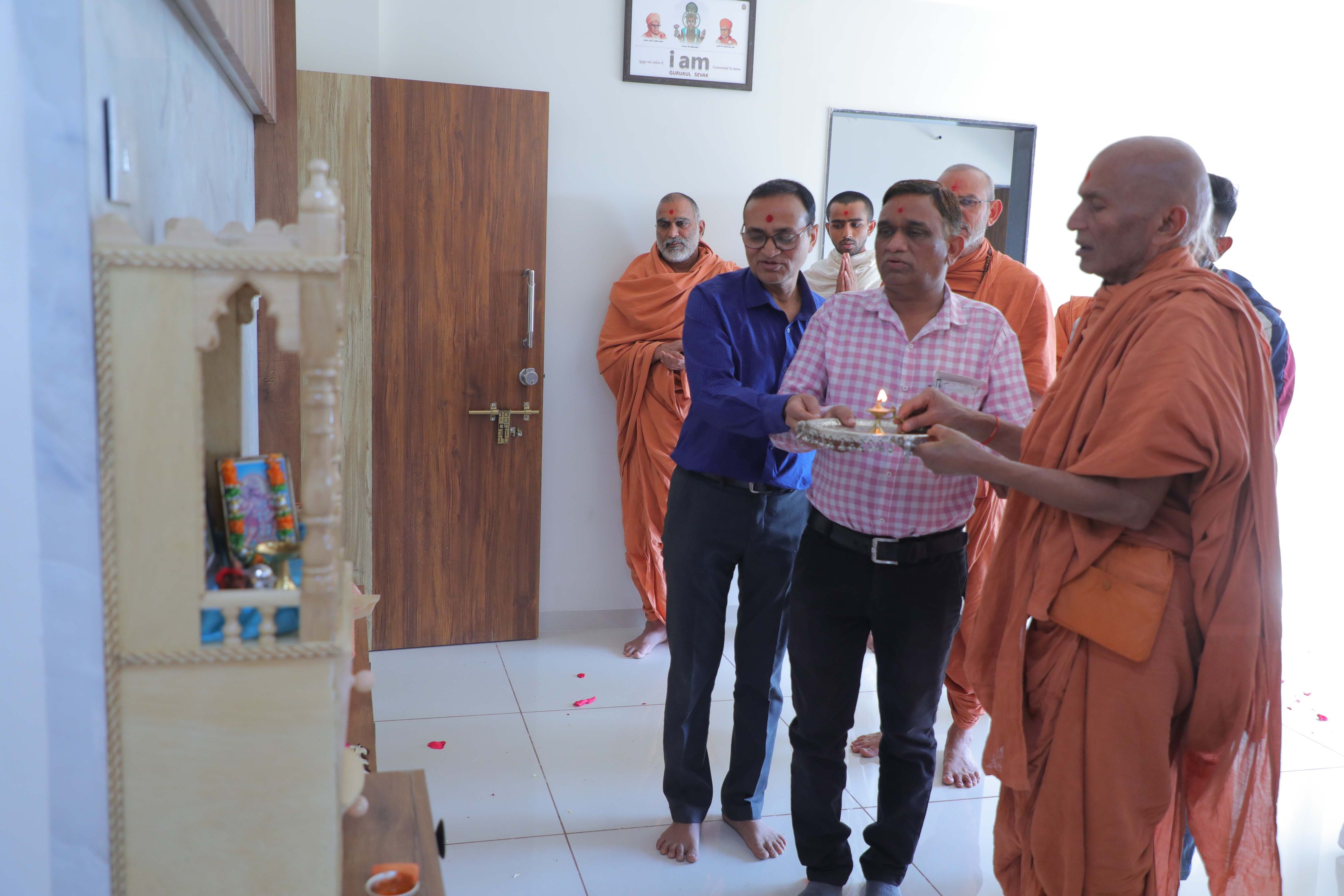 Rajkot Gurukul - Padhramani and Thal of Thakorji and P. Mahant Swami at ...