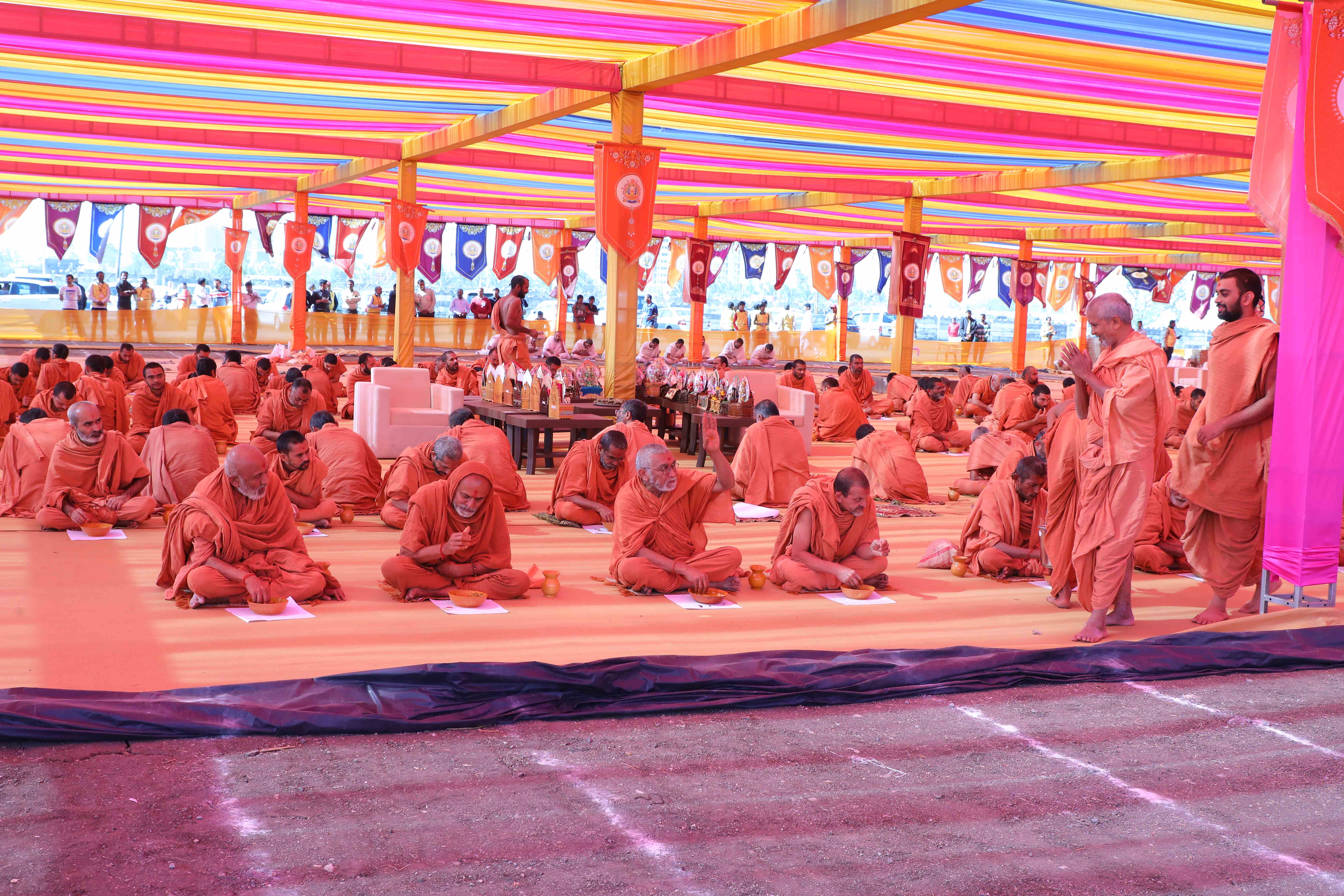 Sant Bhojan Pankti Darshan - Amrut Mahotsav | Swaminarayan Gurukul ...