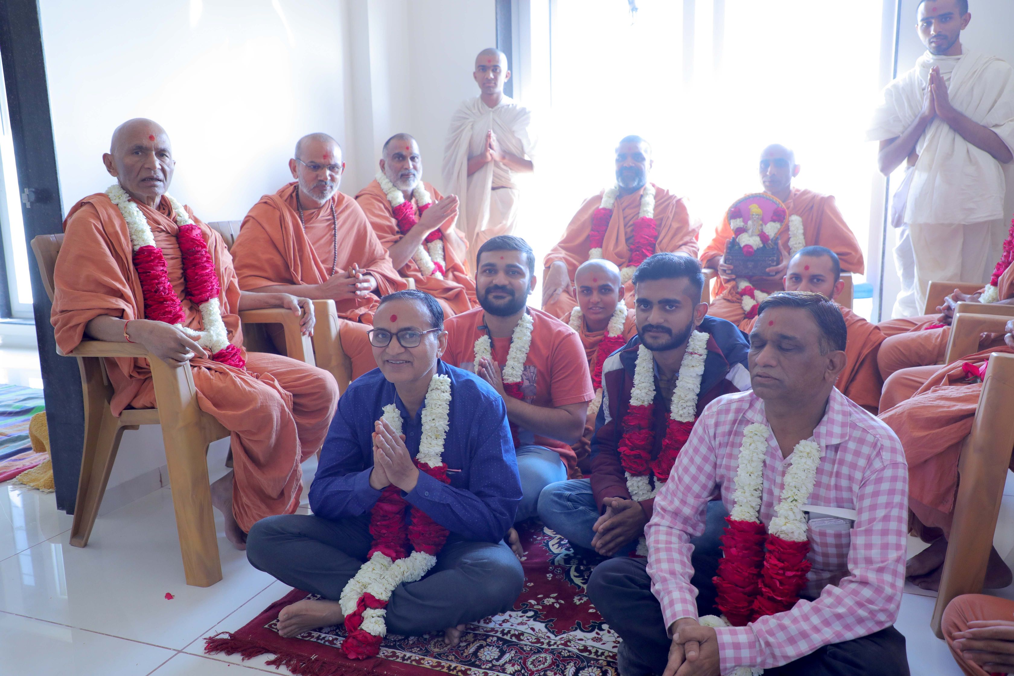 Rajkot Gurukul - Padhramani and Thal of Thakorji and P. Mahant Swami at ...