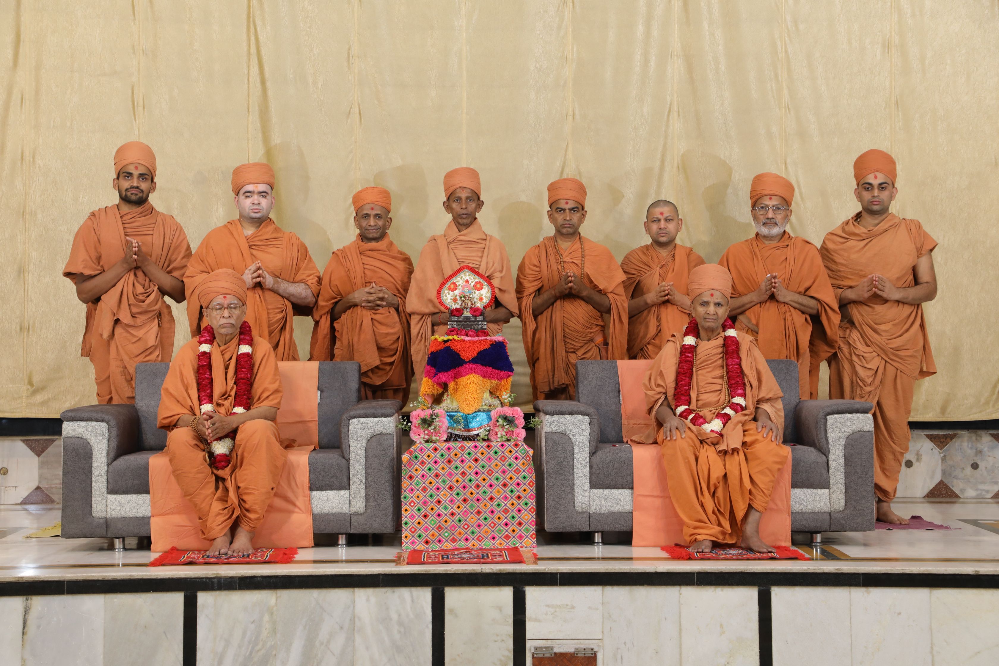 Rajkot Gurukul - In Junagadh Gurukul Arrival of HH Gurumaharaj and Mass ...