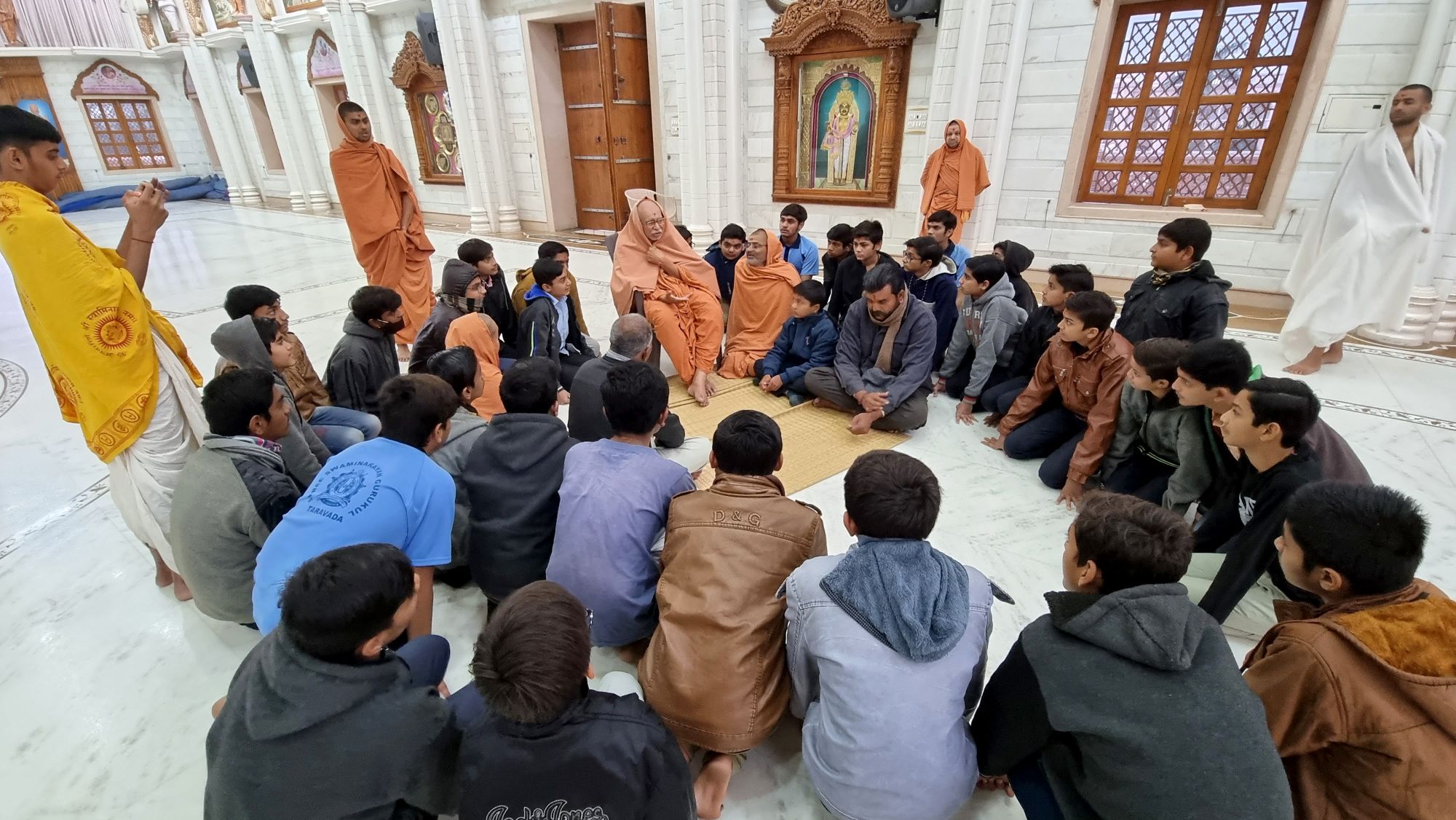 Rajkot Gurukul - Pu.Gurumaharaj Visited Taravada Gurukul