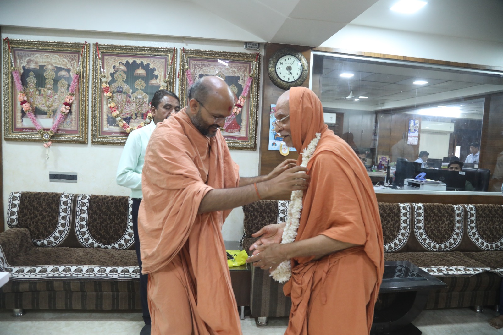 Guru Maharaj visiting the newly constructed Akshar Bhuvan in Vadtal