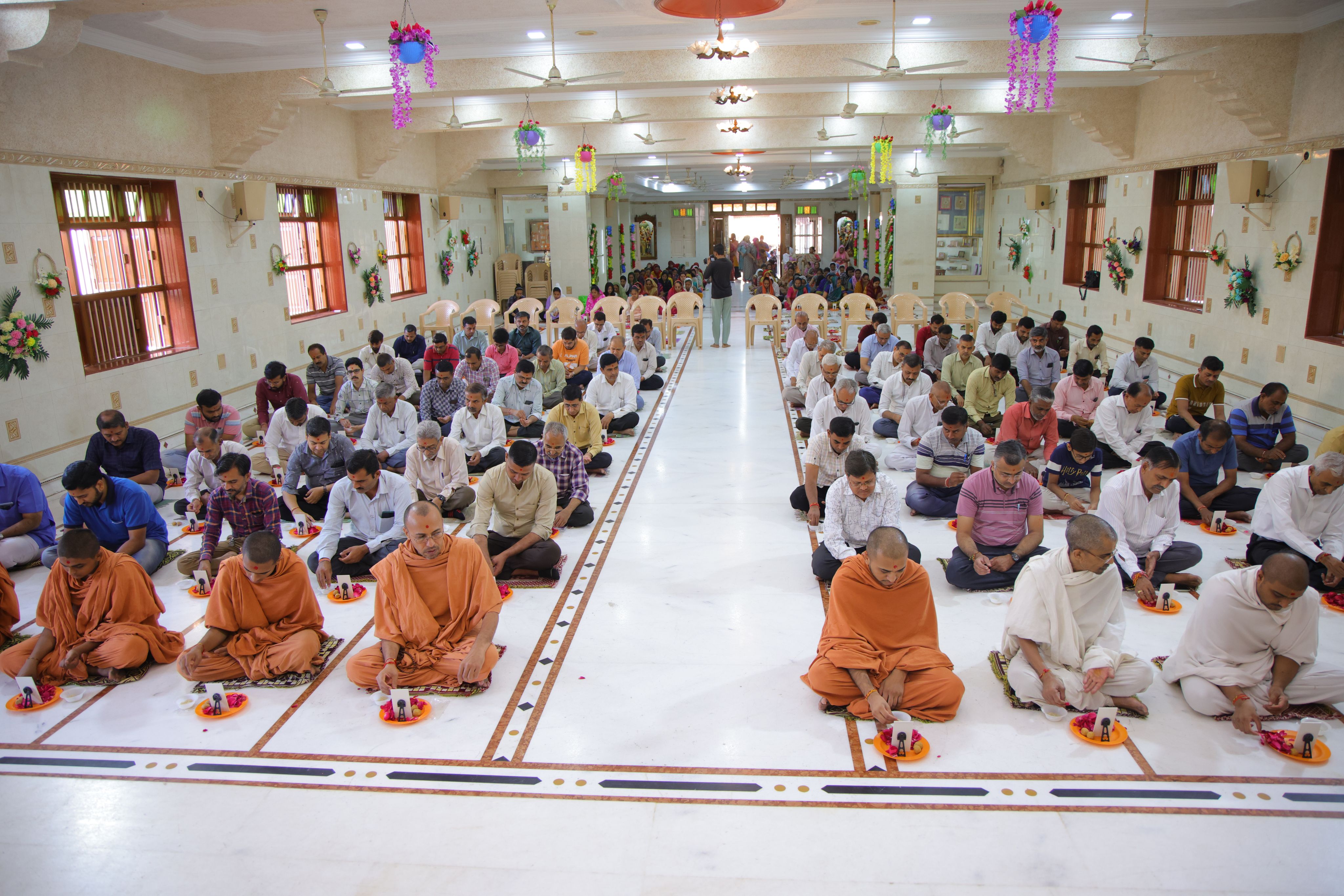 Rajkot Gurukul - Parnavidhi to the devotees doing penance in Brahma ...