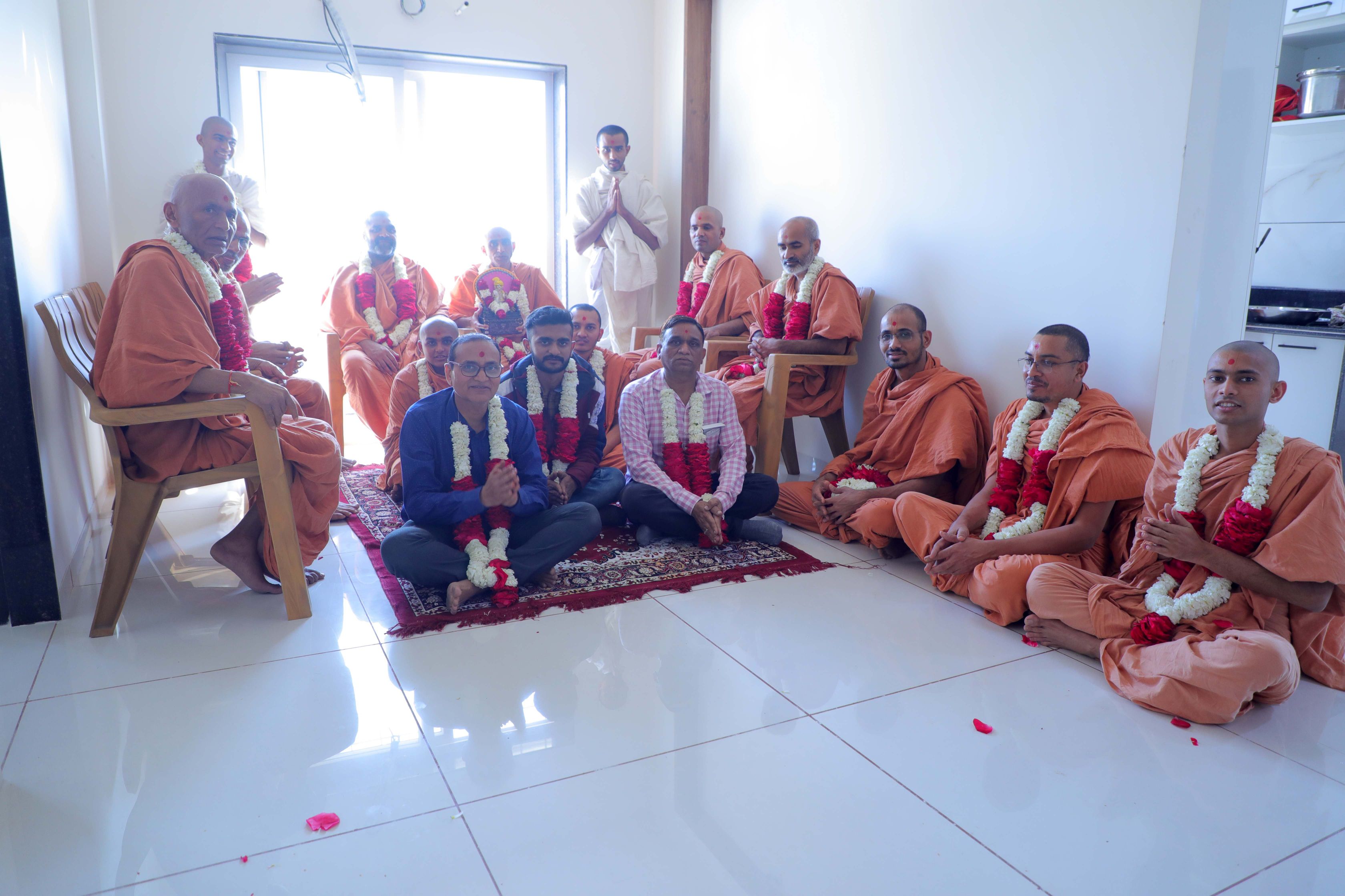 Rajkot Gurukul - Padhramani and Thal of Thakorji and P. Mahant Swami at ...