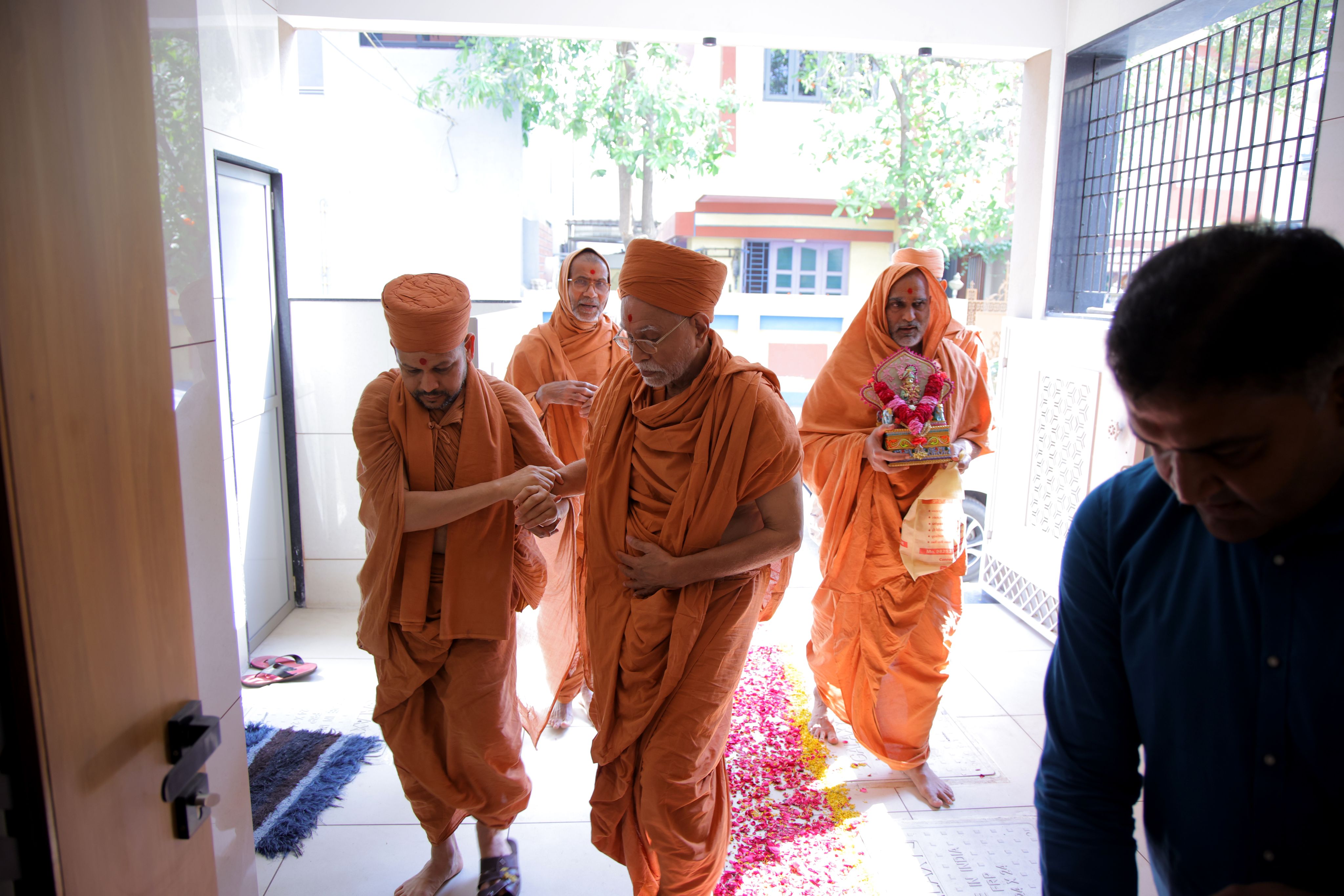 Rajkot Gurukul - Thakorji's thal and Padhramani of HH Gurumaharaj at ...