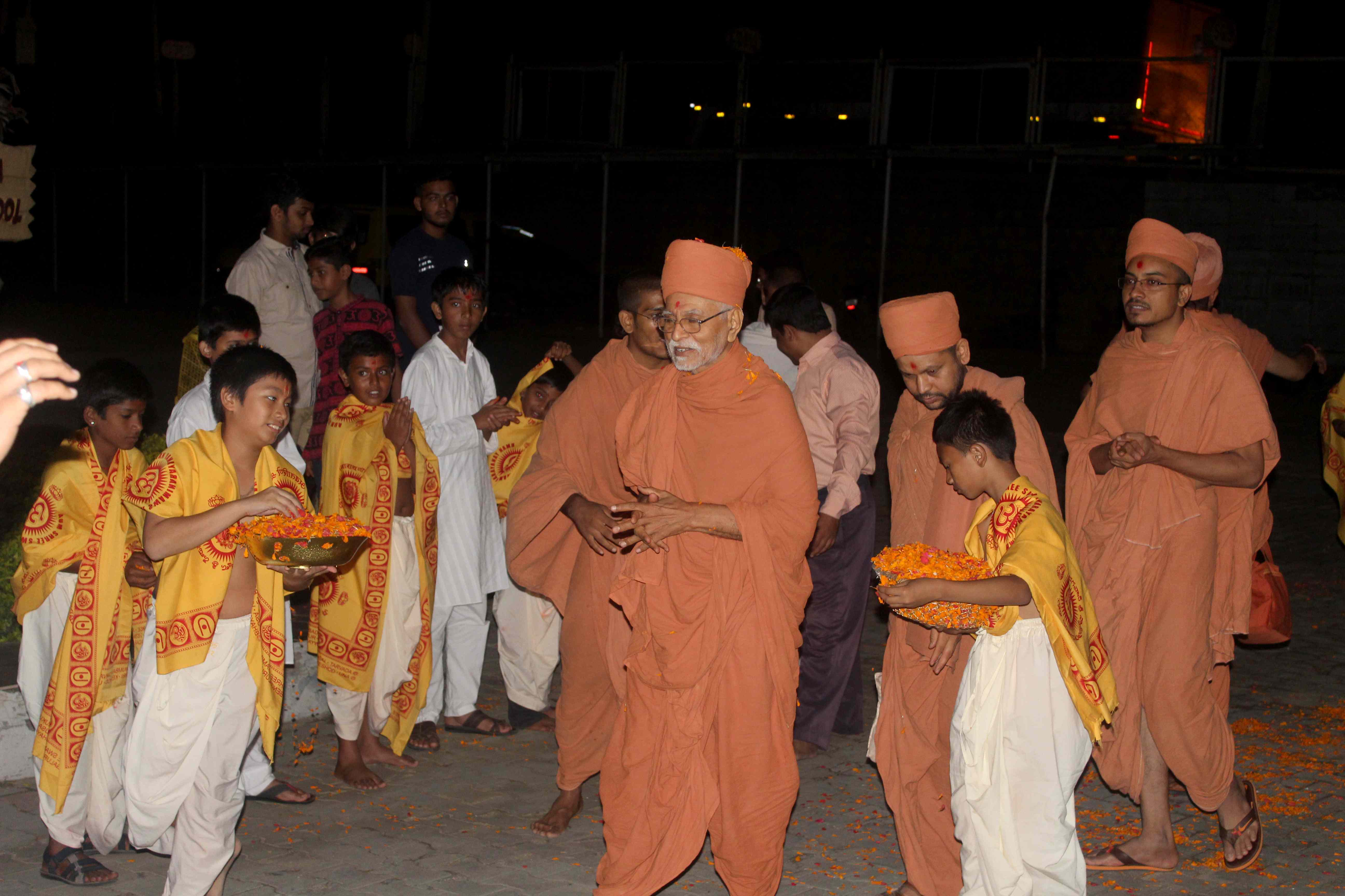 SGIS Bangalore Gurukul Visit by Gurumaharaj | Swaminarayan Gurukul ...