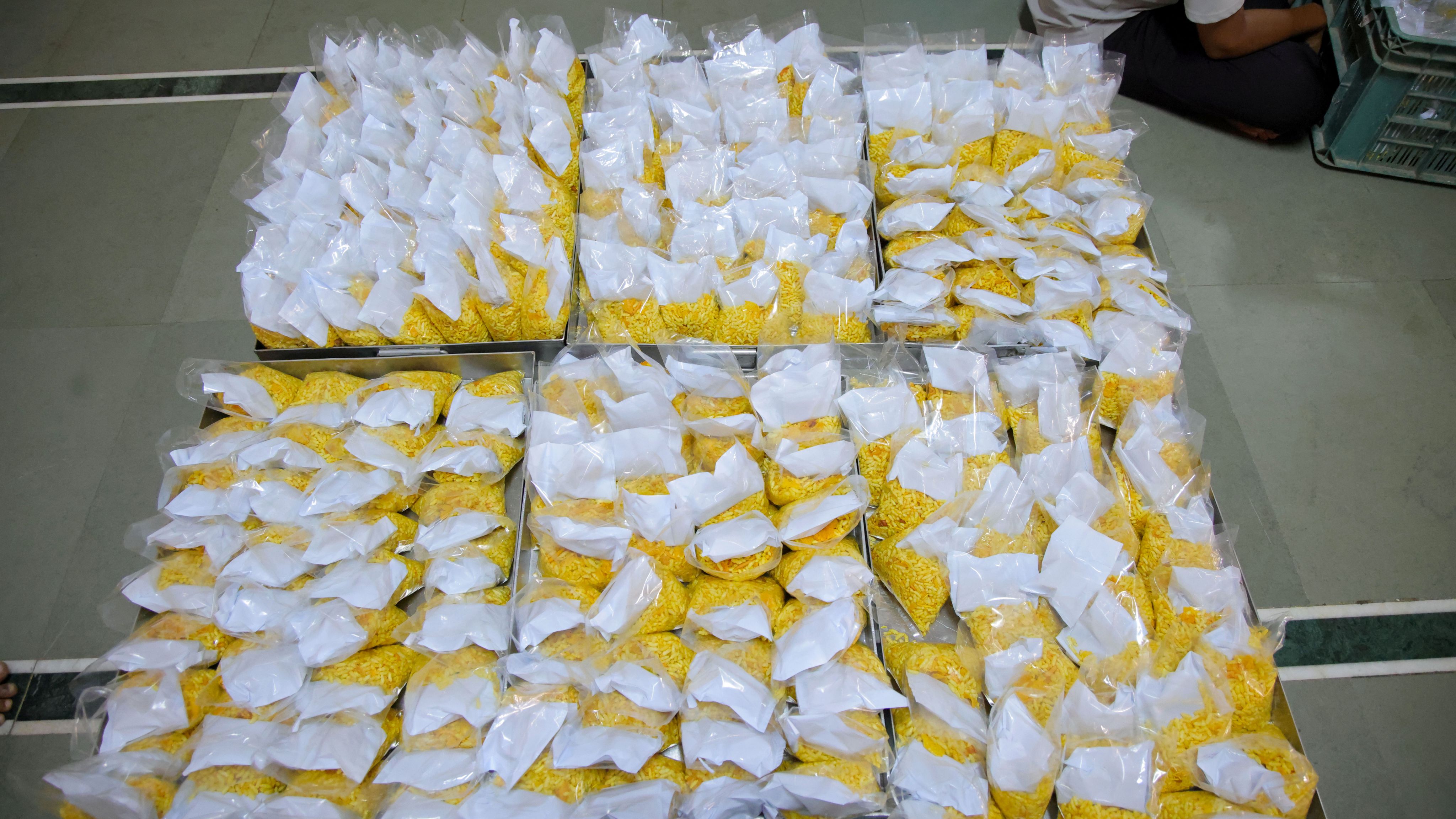 Rajkot Gurukul - Saints and students of Rajkot Gurukul packing food ...