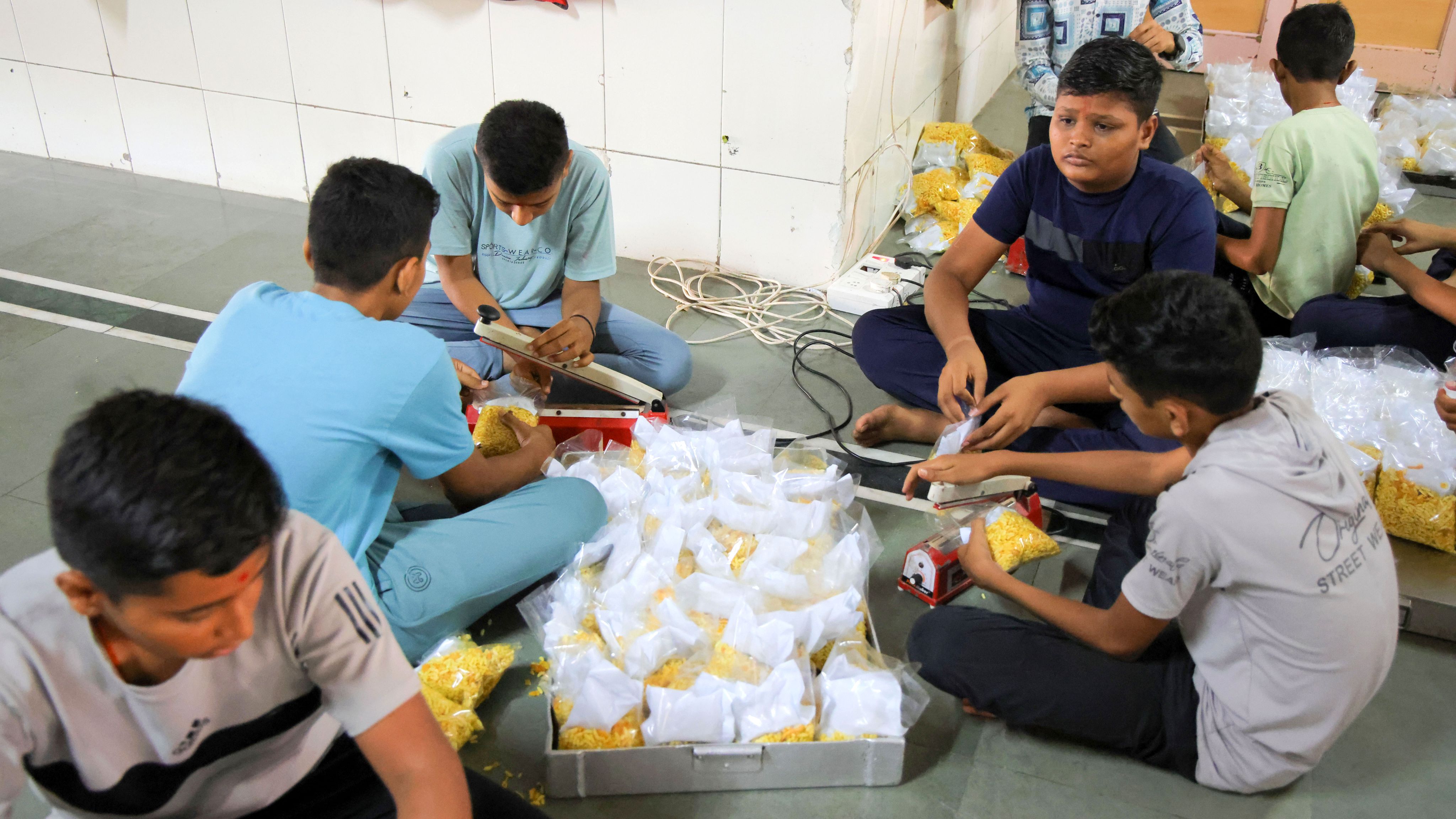 Rajkot Gurukul - Saints and students of Rajkot Gurukul packing food ...