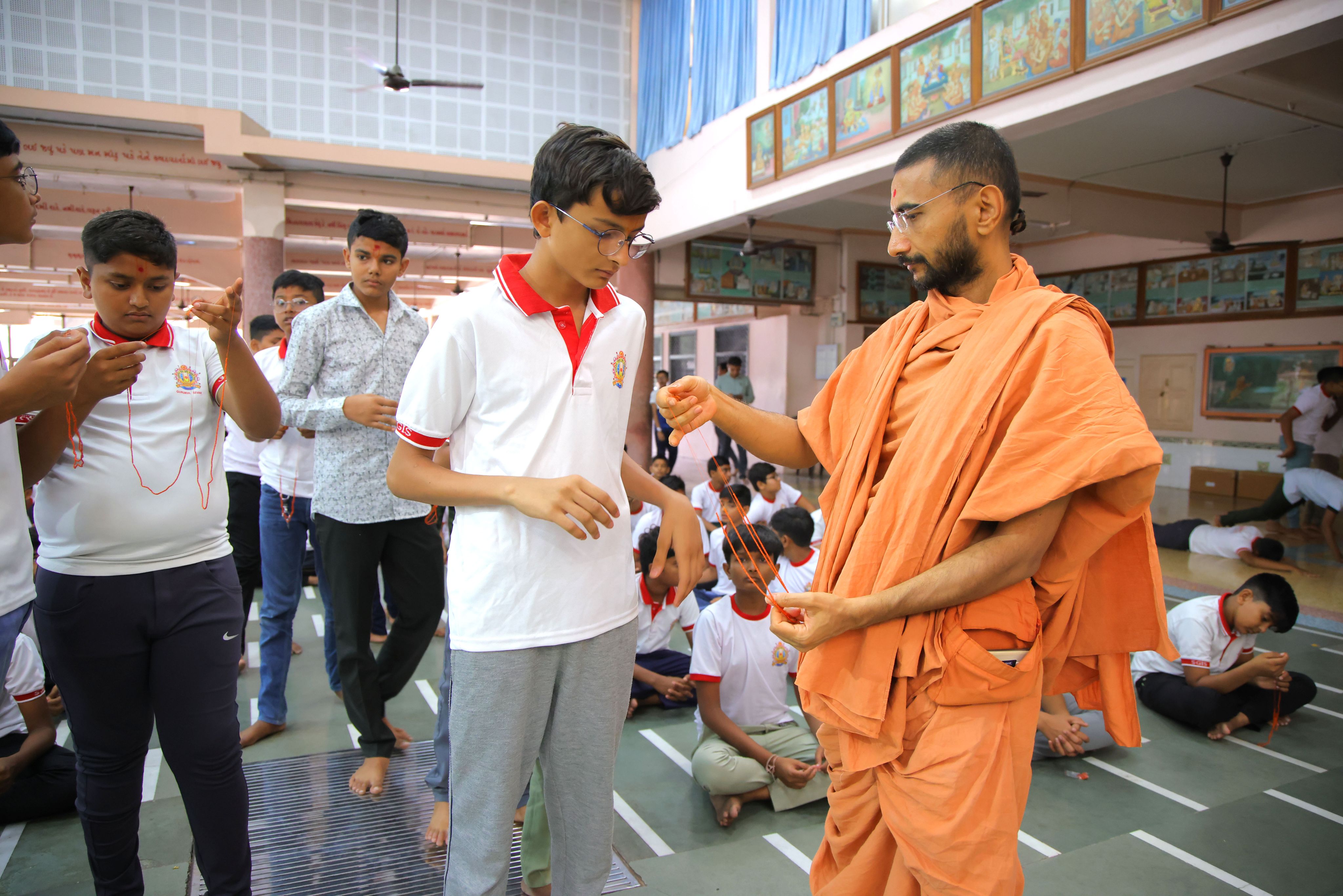 Rajkot Gurukul - Rajkot Gurukul students of Vartaman dharan with the ...