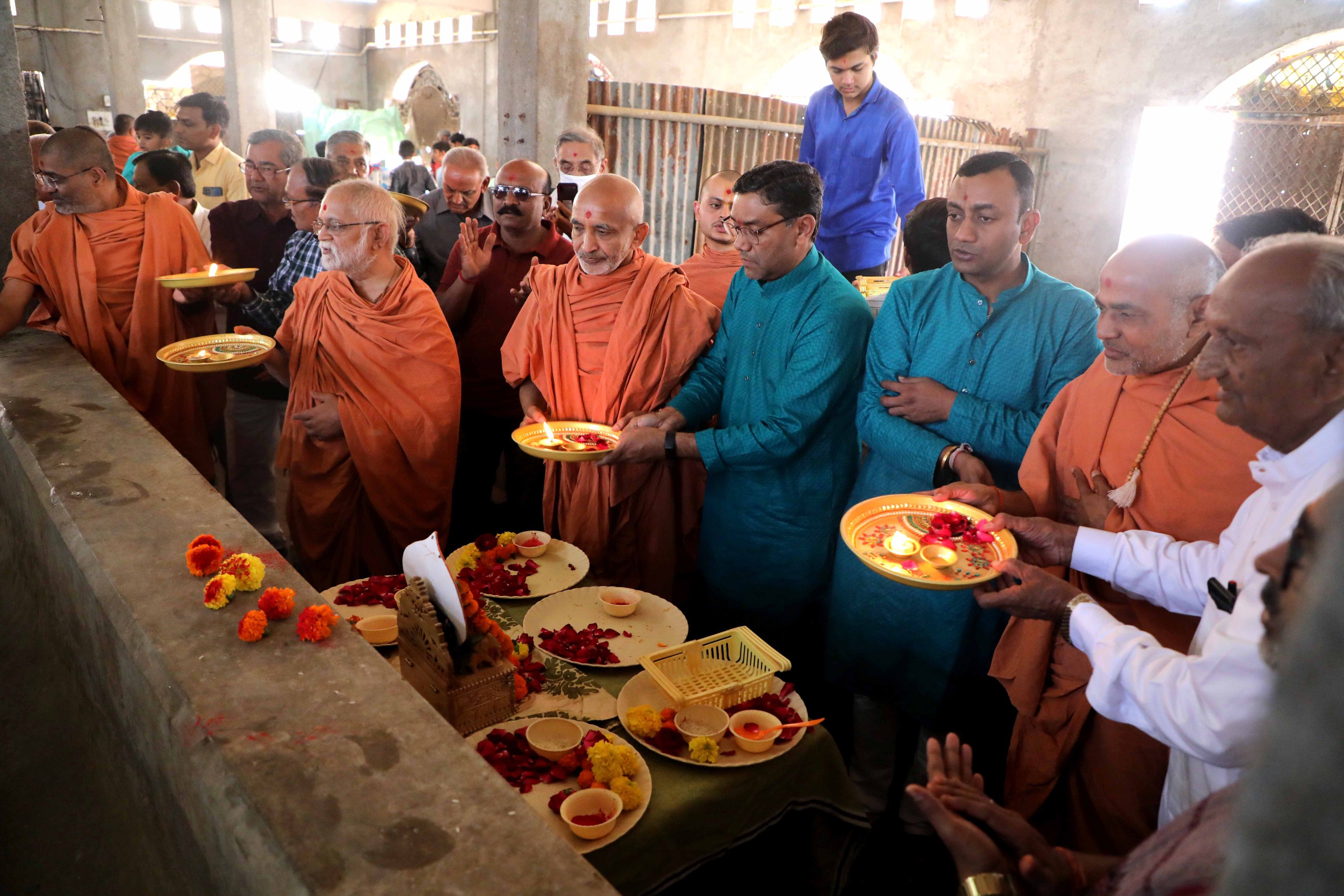 Rajkot Gurukul - Shrimad Bhagwat Kathaparayan organized by Lakhani ...