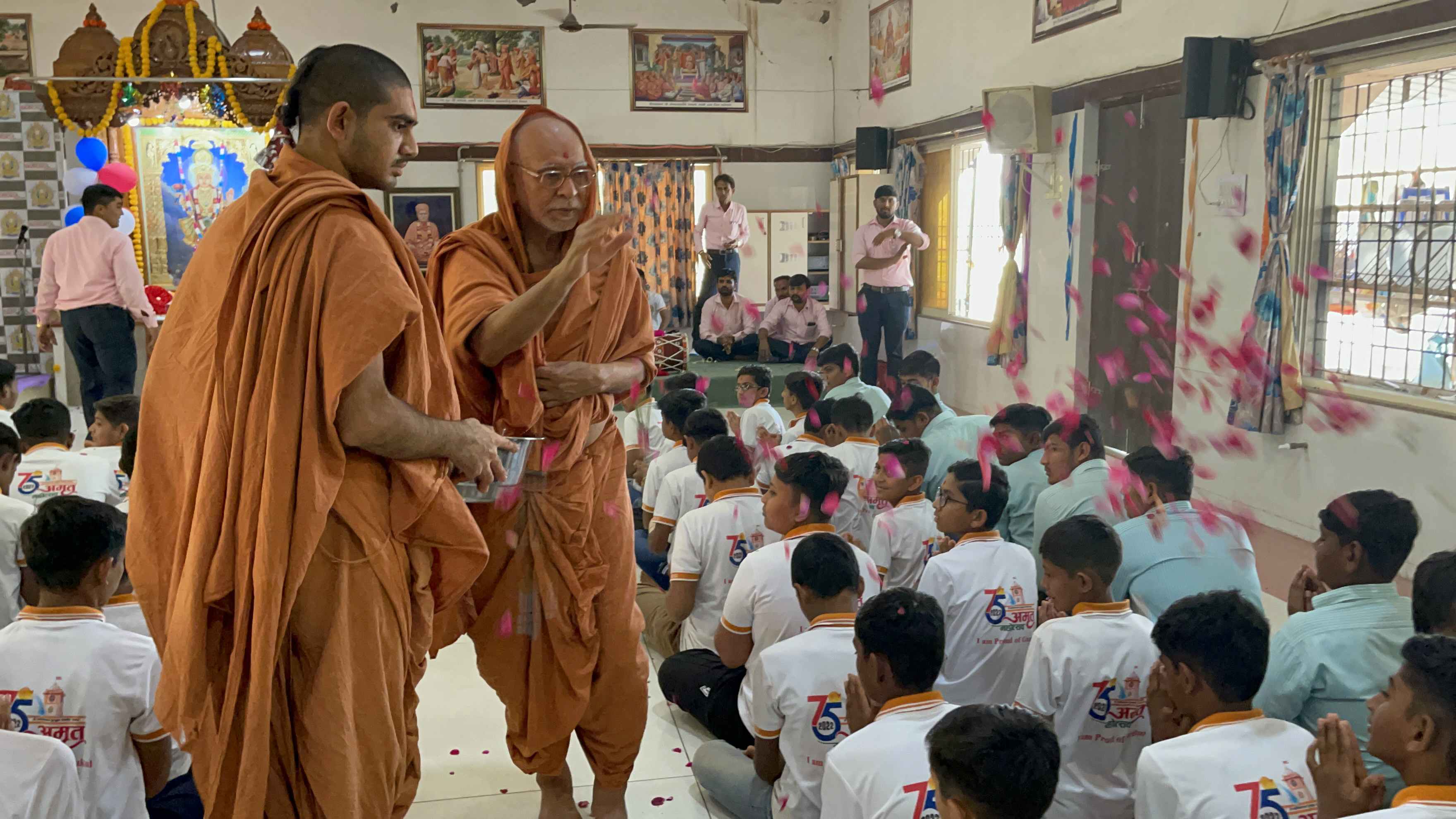 HH Gurumaharaj visits Bhayavadar Gurukul | Swaminarayan Gurukul Rajkot ...