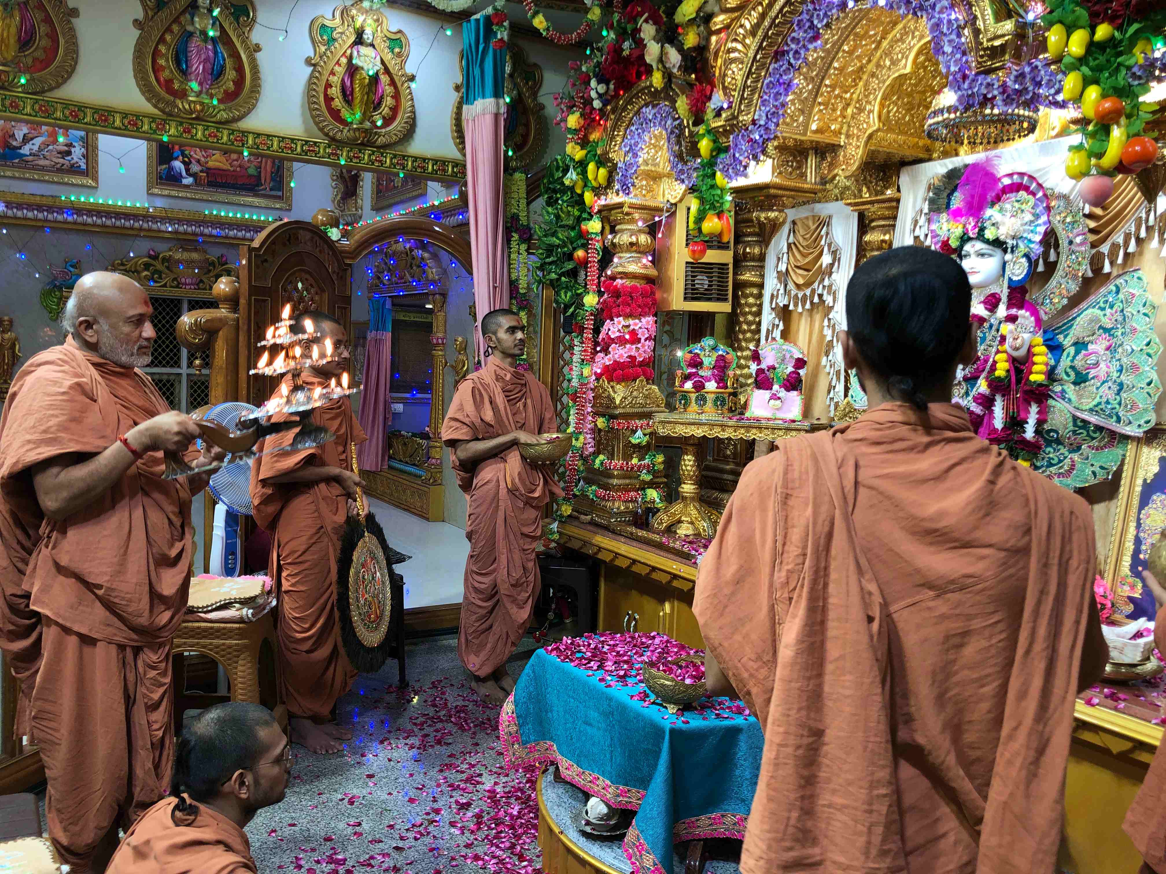 218 Anniversary of Swaminarayan Aarti - Surat | Swaminarayan Gurukul ...