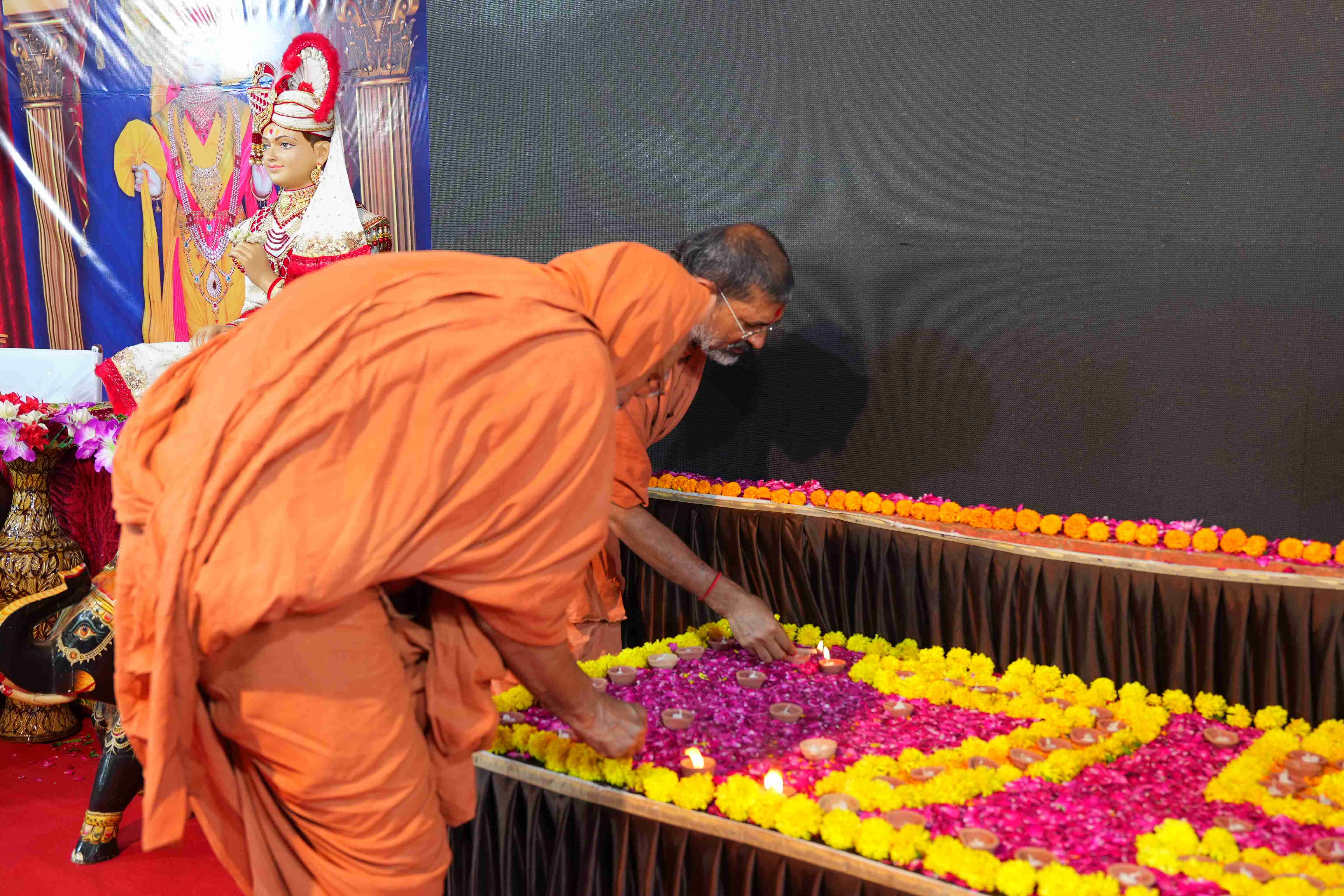 Maha Sammelan for Amrut Mahotsav at Vashi Mumbai Gurukul | Swaminarayan ...