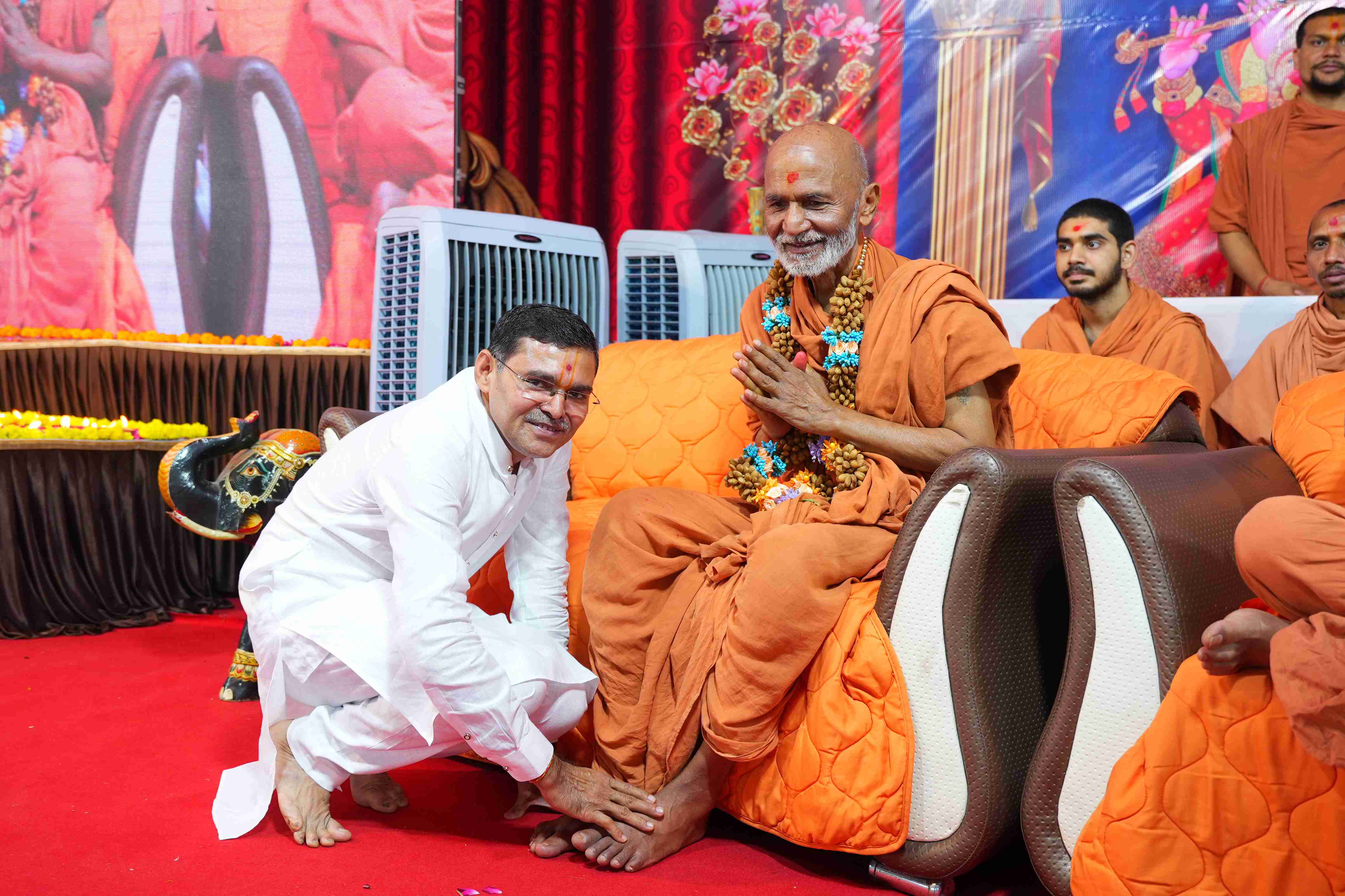 Maha Sammelan for Amrut Mahotsav at Vashi Mumbai Gurukul | Swaminarayan ...
