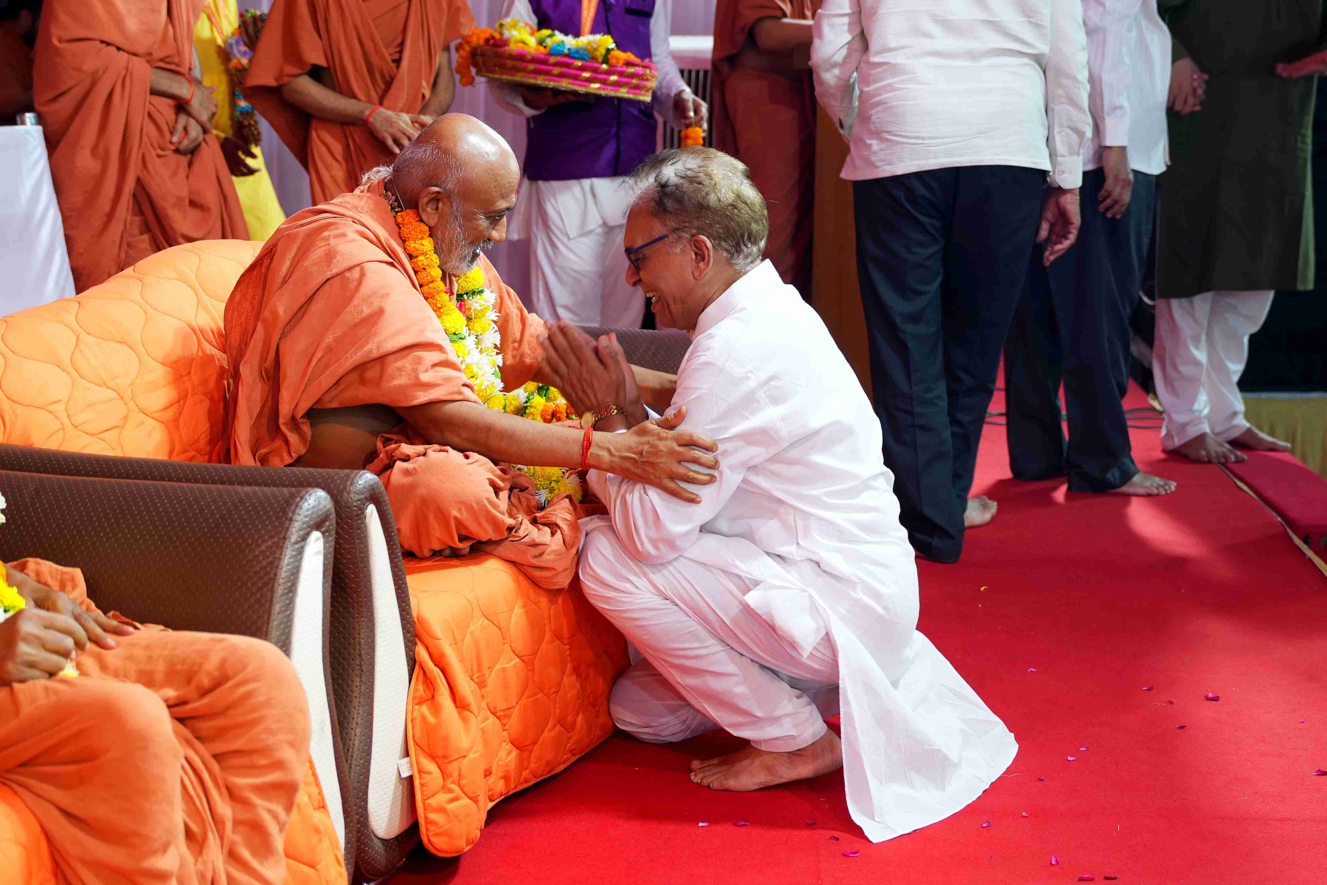 Maha Sammelan for Amrut Mahotsav at Vashi Mumbai Gurukul | Swaminarayan ...