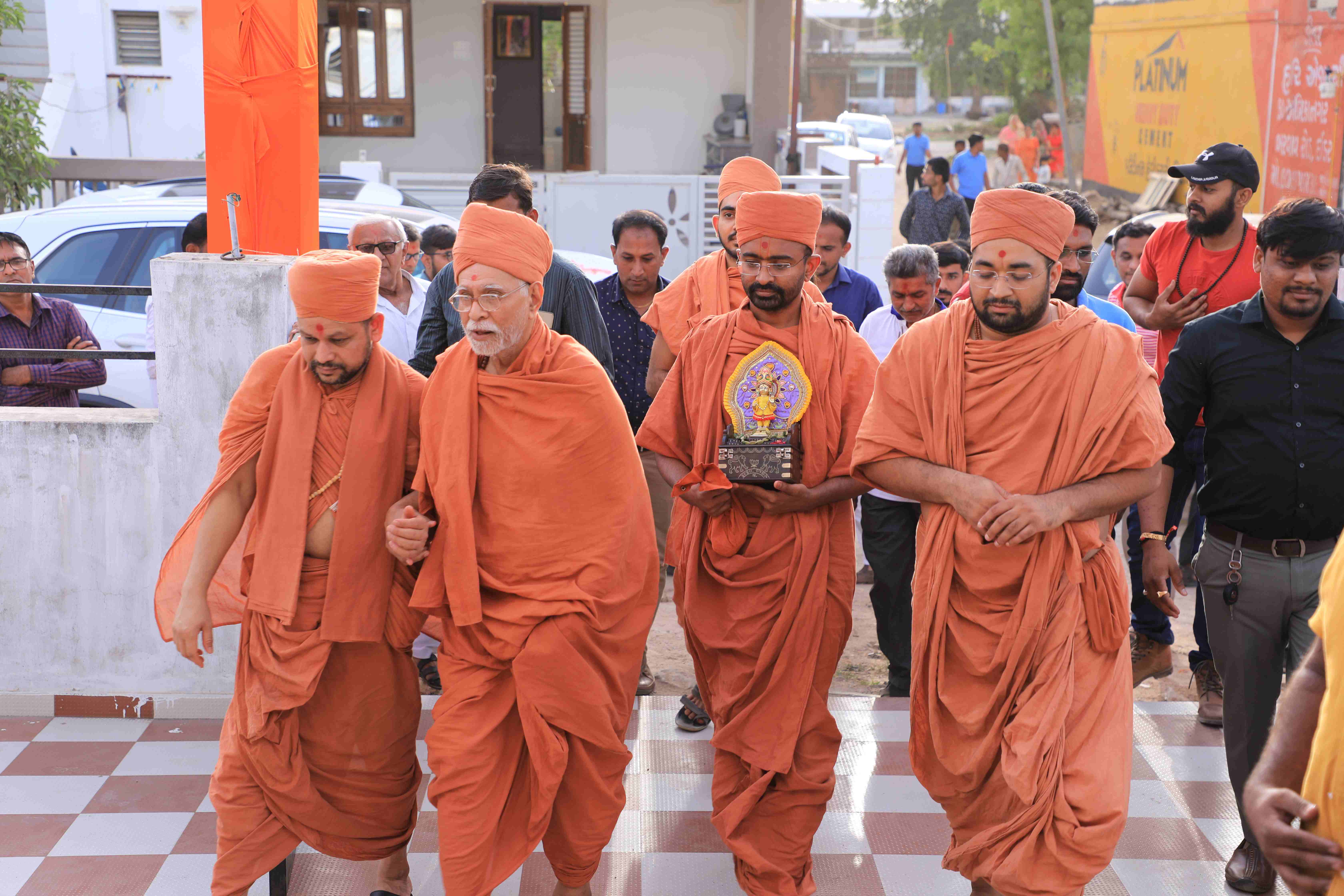 Murti Pratishtha of Swaminarayan Mandir Aroda | Swaminarayan Gurukul ...