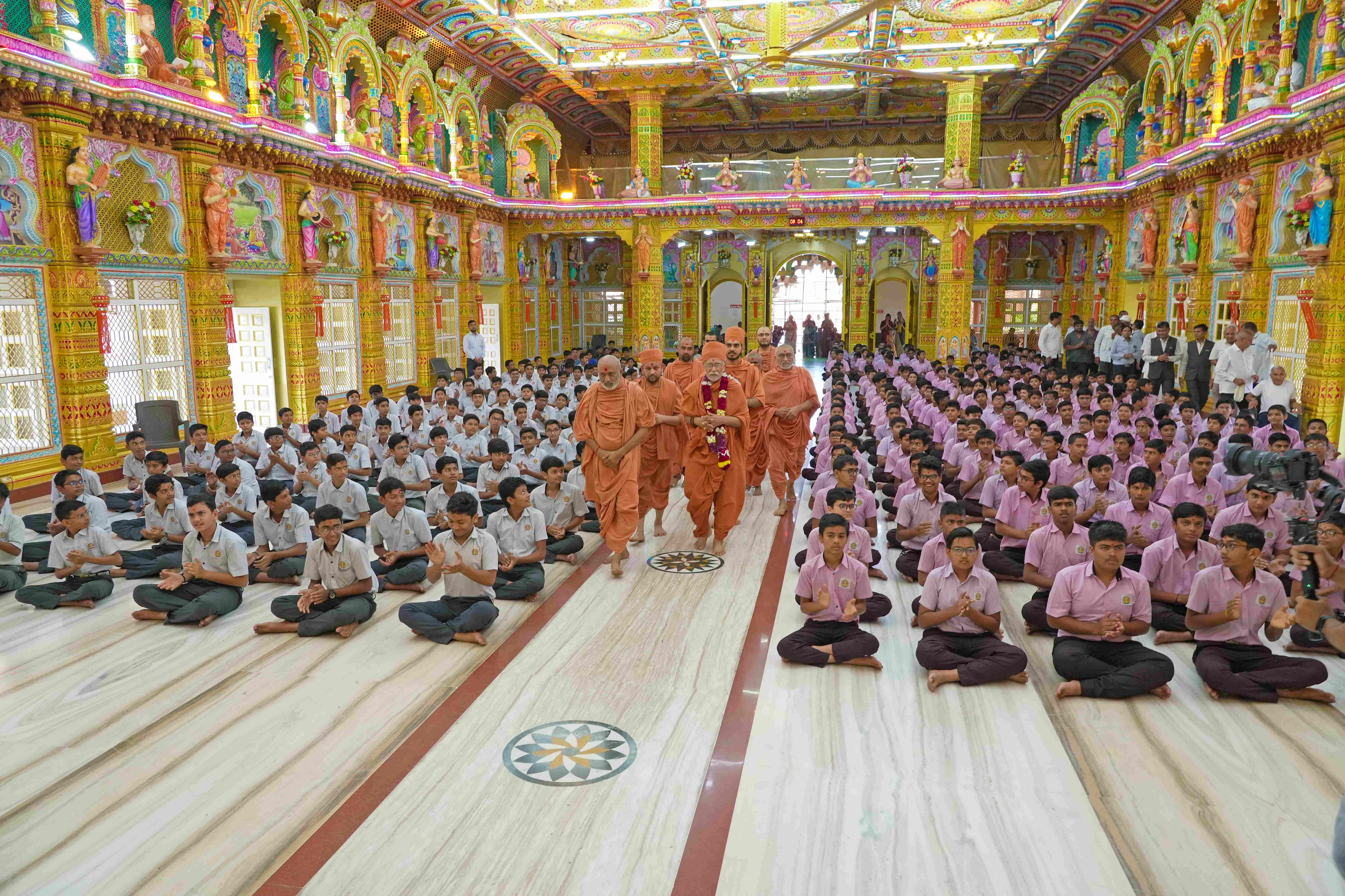Pu. Gurumaharaj Visits at Surat Gurukul | Swaminarayan Gurukul Rajkot ...