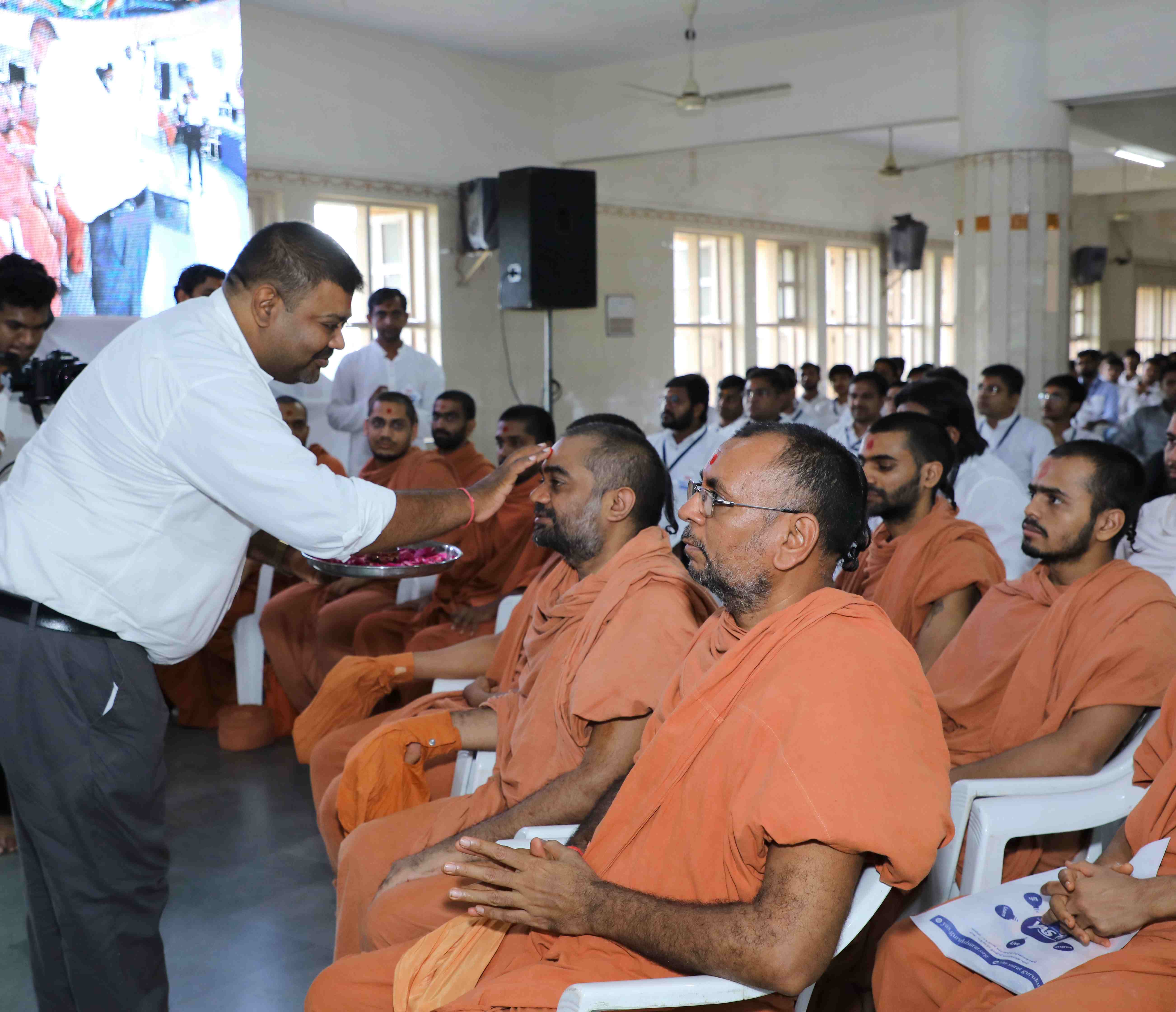 Yuva Abhyuday Seminar (Surat Branch) | Swaminarayan Gurukul Rajkot Sansthan