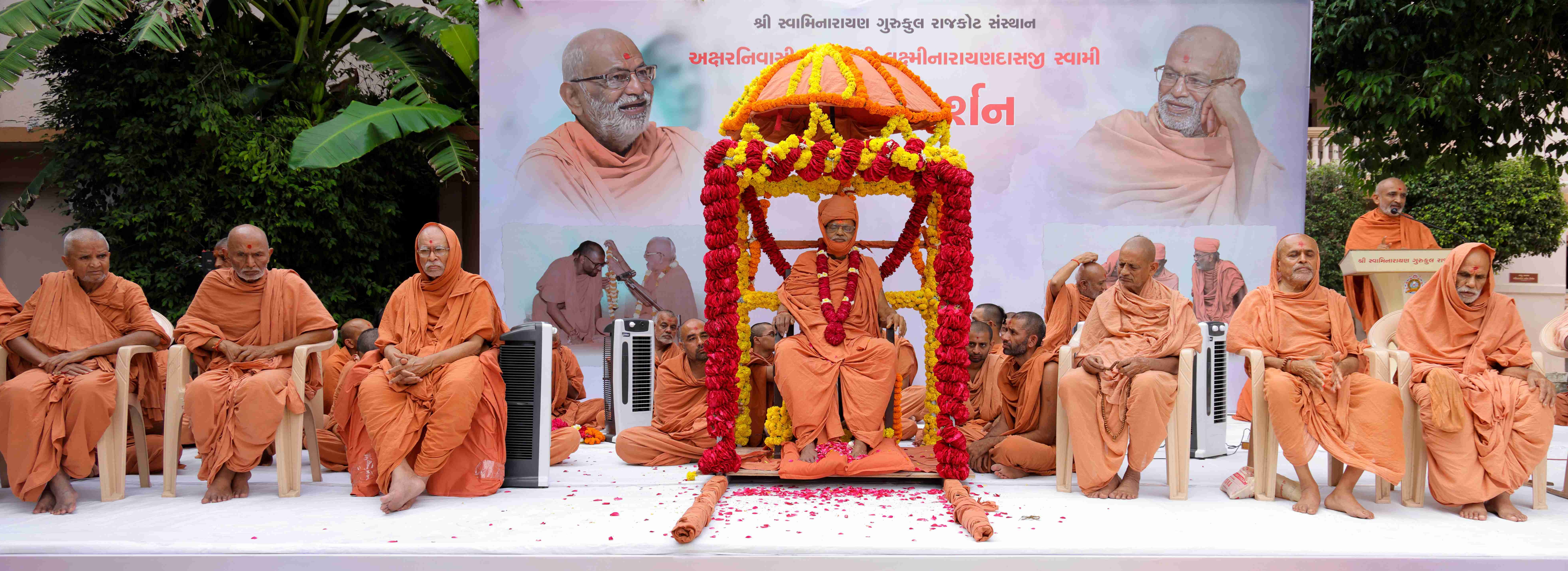 Pu. Laxminarayandasji Swami Antim Darshan | Swaminarayan Gurukul Rajkot ...